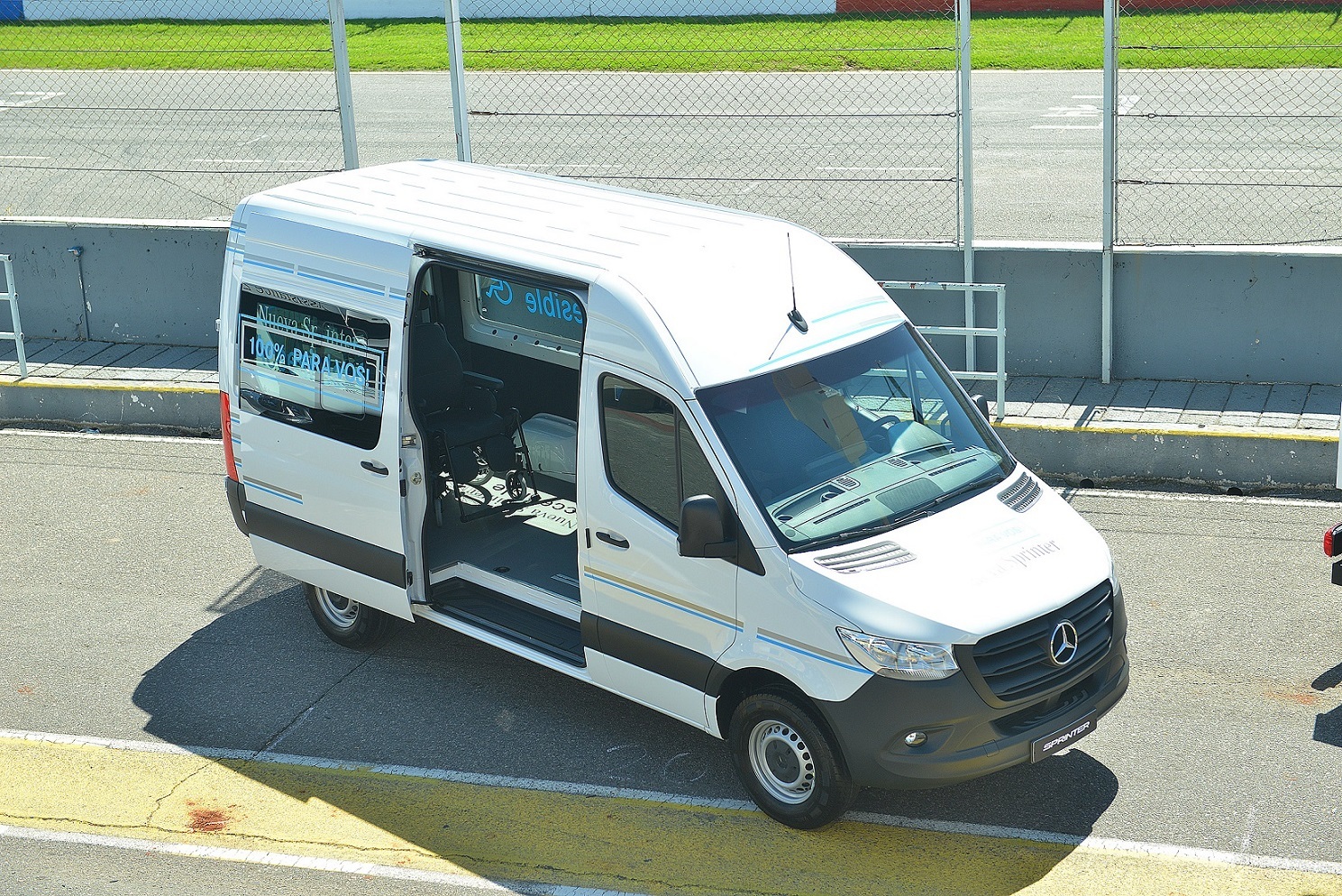 Mercedes-Benz presentó la nueva Sprinter Accesible - Taller Actual